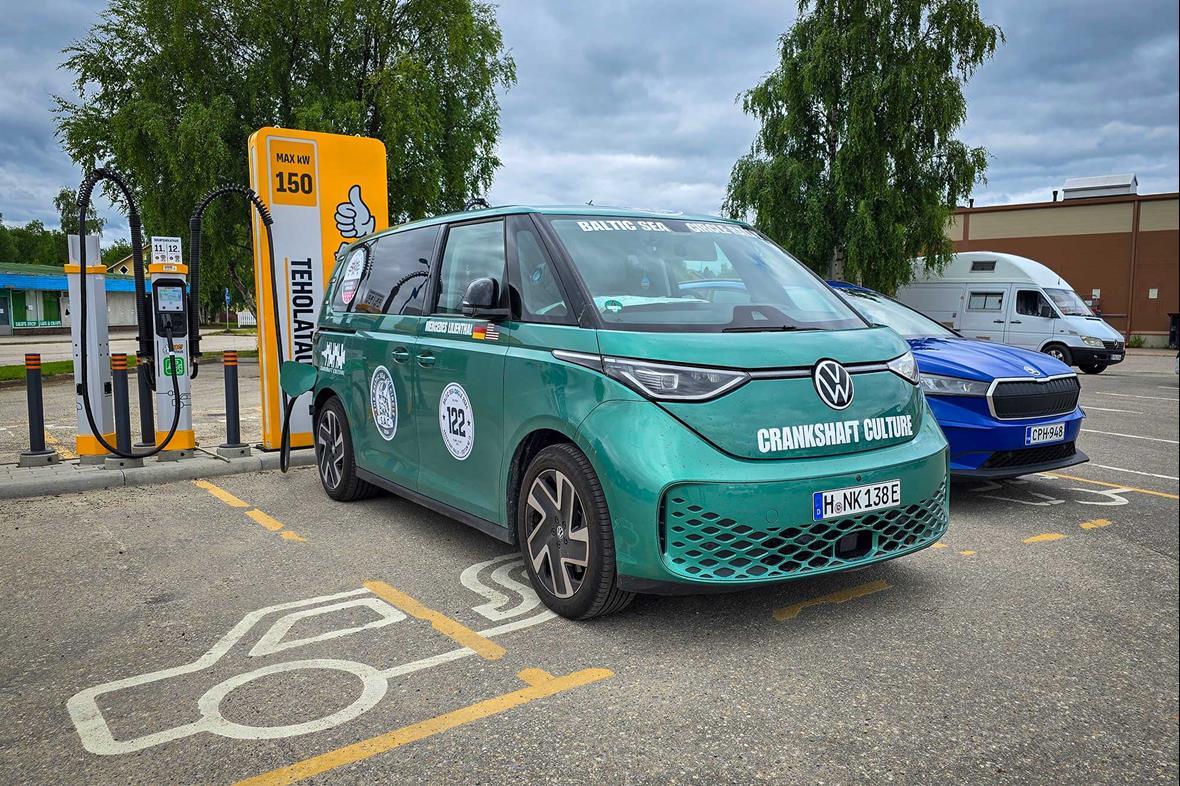 Real-Life Comparison: 2025 Volkswagen ID. Buzz EV from North America vs ...